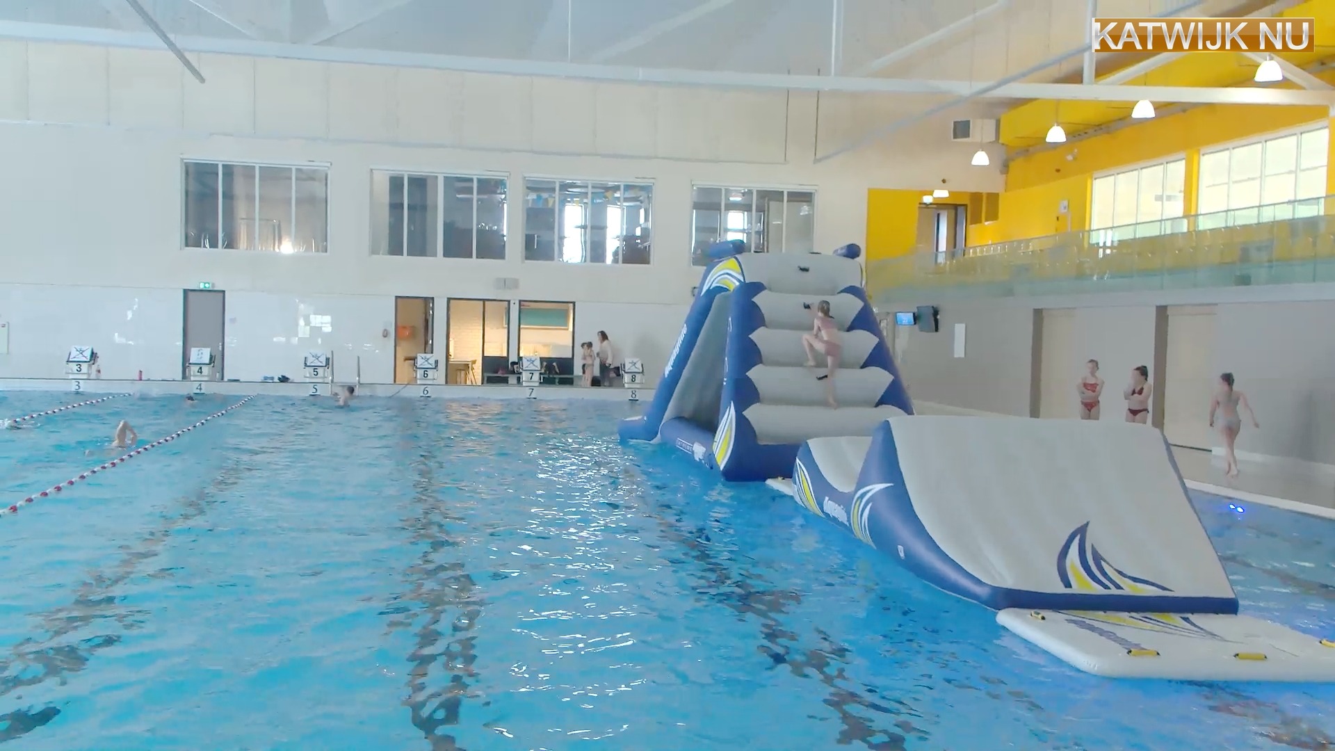 [Video] Stormbaan Challenge in zwembad Aquamar - RTV Katwijk