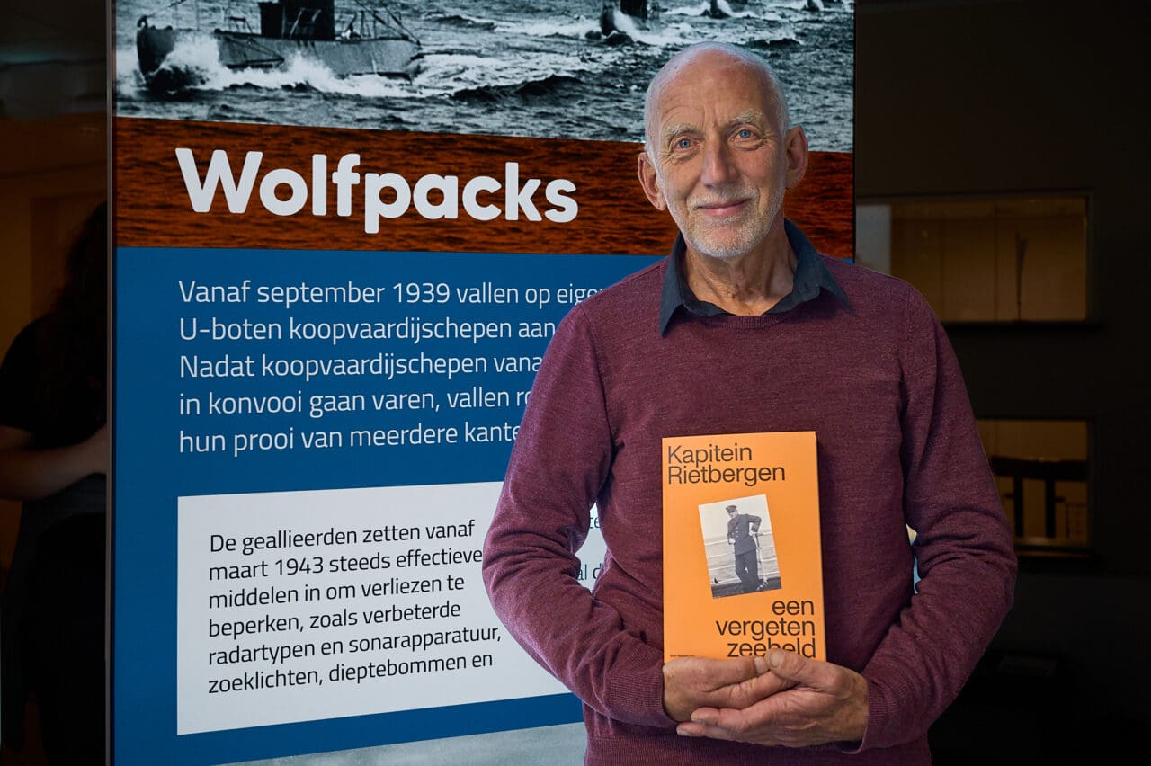Nieuw boek in de winkel van het Katwijks Museum - RTV Katwijk